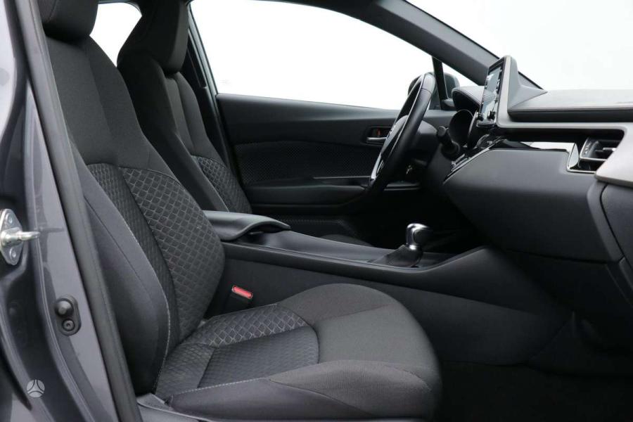 Grey Toyota C-HR 2023 in Vilnius, with an engine capacity of 1.80 L and mileage of 40 thousand km for 24500 €, photo 10 on AUTOMOTO.COM.LV