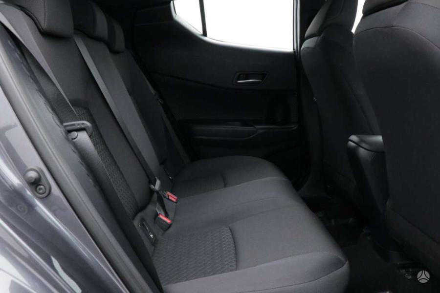 Grey Toyota C-HR 2023 in Vilnius, with an engine capacity of 1.80 L and mileage of 40 thousand km for 24500 €, photo 11 on AUTOMOTO.COM.LV