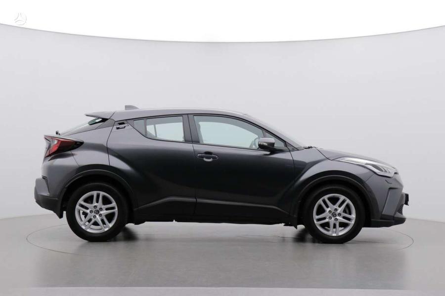 Grey Toyota C-HR 2023 in Vilnius, with an engine capacity of 1.80 L and mileage of 40 thousand km for 24500 €, photo 18 on AUTOMOTO.COM.LV