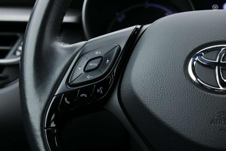 Grey Toyota C-HR 2023 in Vilnius, with an engine capacity of 1.80 L and mileage of 40 thousand km for 24500 €, photo 26 on AUTOMOTO.COM.LV