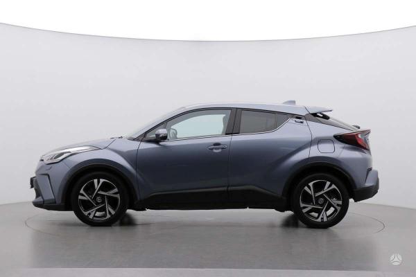 Серый Тойота C-HR 2023 в Вильнюс, объемом двигателя 1.80 л и пробегом 69 тыс. км за 26500 €, фото 4 на AUTOMOTO.COM.LV