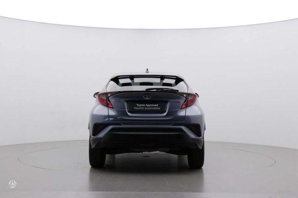 Серый Тойота C-HR 2023 в Вильнюс, объемом двигателя 1.80 л и пробегом 69 тыс. км за 26500 €, фото 5 на AUTOMOTO.COM.LV