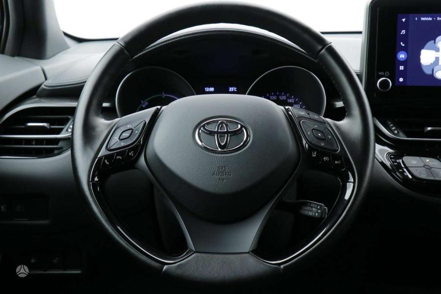 Серый Тойота C-HR 2023 в Вильнюс, объемом двигателя 1.80 л и пробегом 69 тыс. км за 26500 €, фото 14 на AUTOMOTO.COM.LV