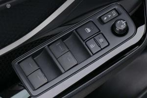 Серый Тойота C-HR 2023 в Вильнюс, объемом двигателя 1.80 л и пробегом 69 тыс. км за 26500 €, фото 26 на AUTOMOTO.COM.LV