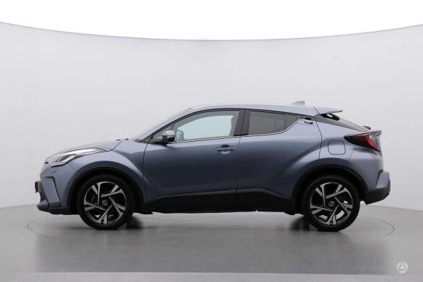 Серый Тойота C-HR 2023 в Вильнюс, объемом двигателя 1.80 л и пробегом 65 тыс. км за 26500 €, фото 4 на AUTOMOTO.COM.LV