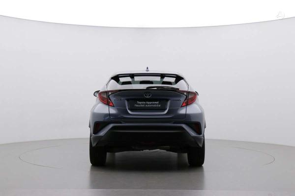Серый Тойота C-HR 2023 в Вильнюс, объемом двигателя 1.80 л и пробегом 65 тыс. км за 26500 €, фото 5 на AUTOMOTO.COM.LV
