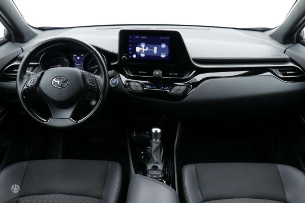 Серый Тойота C-HR 2023 в Вильнюс, объемом двигателя 1.80 л и пробегом 65 тыс. км за 26500 €, фото 7 на AUTOMOTO.COM.LV