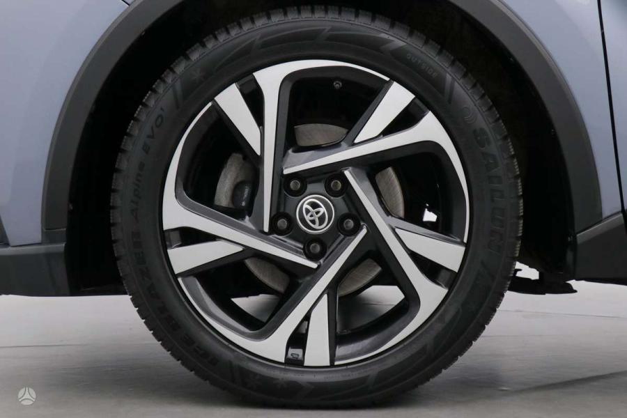 Серый Тойота C-HR 2023 в Вильнюс, объемом двигателя 1.80 л и пробегом 65 тыс. км за 26500 €, фото 17 на AUTOMOTO.COM.LV
