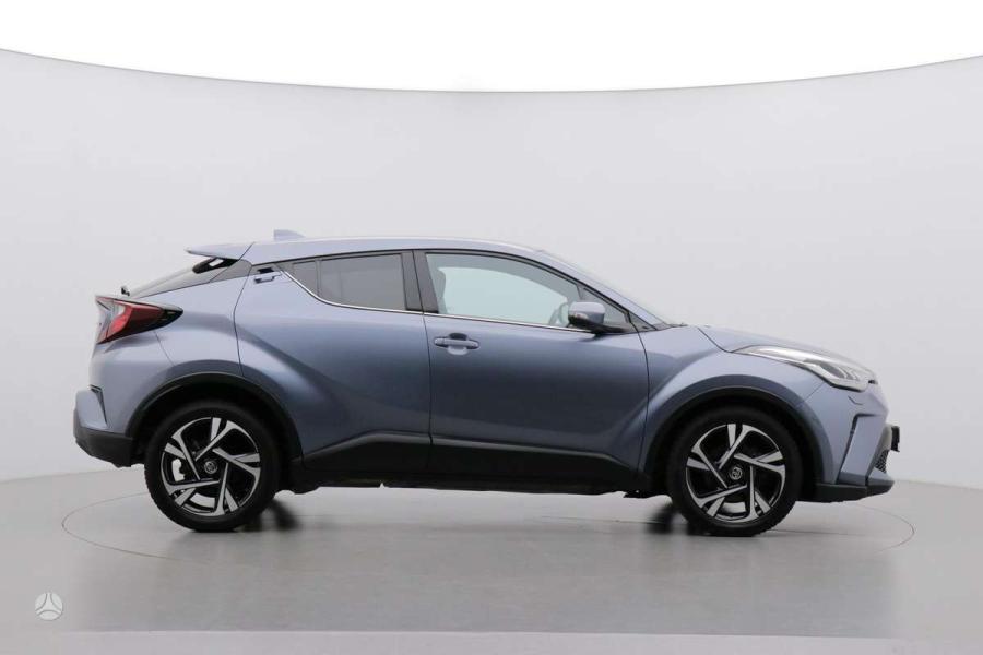 Серый Тойота C-HR 2023 в Вильнюс, объемом двигателя 1.80 л и пробегом 65 тыс. км за 26500 €, фото 18 на AUTOMOTO.COM.LV