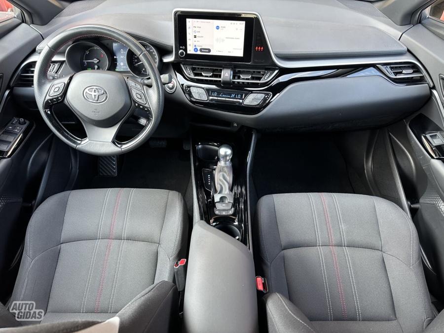 Pelēks Toyota C-HR 2023 Avižieniai, ar dzinēja tilpumu 1.80 L un nobraukumu 81 tūkst. km par 24250 €, foto 4 vietnē AUTOMOTO.COM.LV