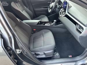 Pelēks Toyota C-HR 2023 Avižieniai, ar dzinēja tilpumu 1.80 L un nobraukumu 81 tūkst. km par 24250 €, foto 5 vietnē AUTOMOTO.COM.LV