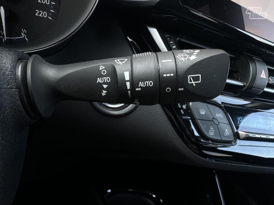 Pelēks Toyota C-HR 2023 Avižieniai, ar dzinēja tilpumu 1.80 L un nobraukumu 81 tūkst. km par 24250 €, foto 14 vietnē AUTOMOTO.COM.LV