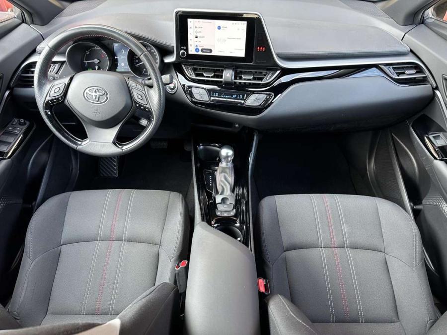 Серый Тойота C-HR 2023 в Вильнюс, объемом двигателя 1.80 л и пробегом 81 тыс. км за 24250 €, фото 4 на AUTOMOTO.COM.LV