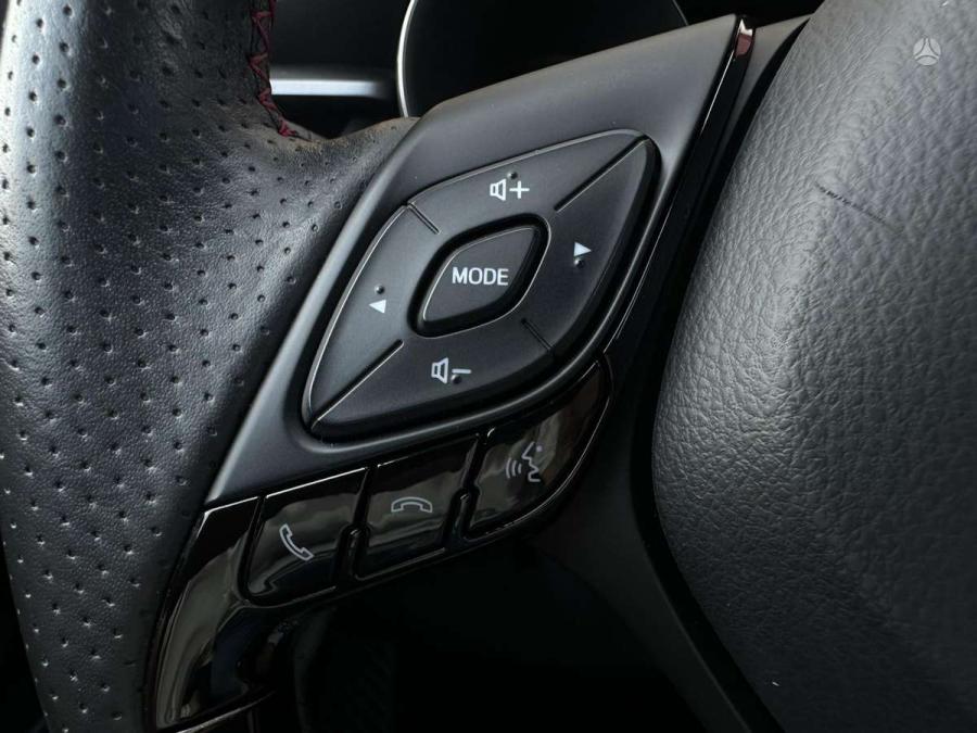 Серый Тойота C-HR 2023 в Вильнюс, объемом двигателя 1.80 л и пробегом 81 тыс. км за 24250 €, фото 11 на AUTOMOTO.COM.LV
