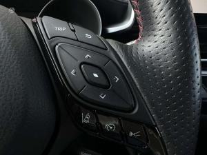 Серый Тойота C-HR 2023 в Вильнюс, объемом двигателя 1.80 л и пробегом 81 тыс. км за 24250 €, фото 12 на AUTOMOTO.COM.LV