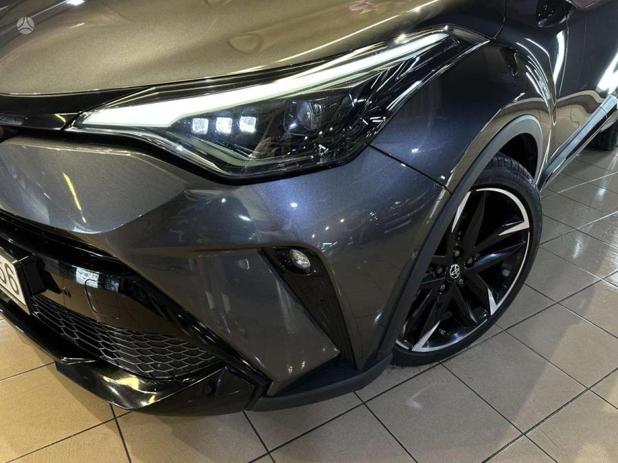 Серый Тойота C-HR 2023 в Вильнюс, объемом двигателя 1.80 л и пробегом 81 тыс. км за 24250 €, фото 32 на AUTOMOTO.COM.LV