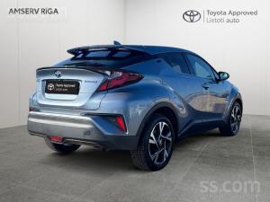 Grey Toyota C-HR 2023 in Riga, with an engine capacity of 1.80 L and mileage of 49 thousand km for 22900 €, photo 3 on AUTOMOTO.COM.LV