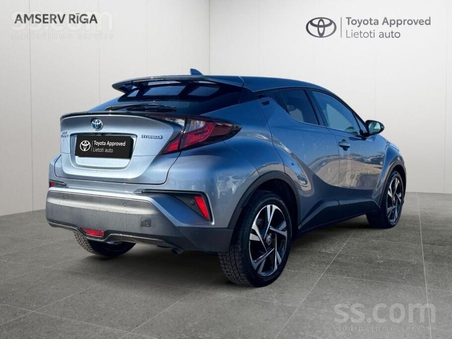 Grey Toyota C-HR 2023 in Riga, with an engine capacity of 1.80 L and mileage of 49 thousand km for 22900 €, photo 3 on AUTOMOTO.COM.LV
