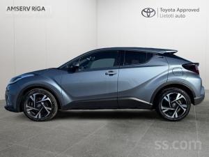 Grey Toyota C-HR 2023 in Riga, with an engine capacity of 1.80 L and mileage of 49 thousand km for 22900 €, photo 4 on AUTOMOTO.COM.LV