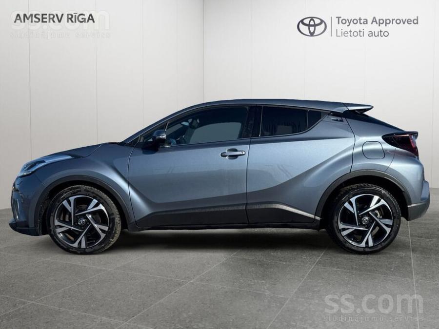 Grey Toyota C-HR 2023 in Riga, with an engine capacity of 1.80 L and mileage of 49 thousand km for 22900 €, photo 4 on AUTOMOTO.COM.LV