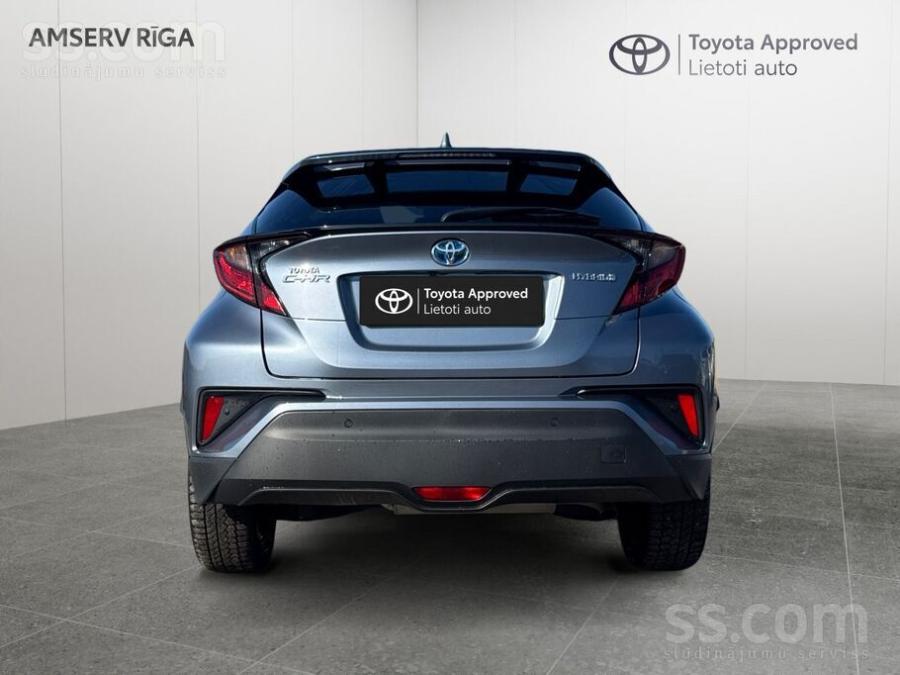 Grey Toyota C-HR 2023 in Riga, with an engine capacity of 1.80 L and mileage of 49 thousand km for 22900 €, photo 5 on AUTOMOTO.COM.LV