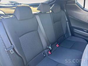 Grey Toyota C-HR 2023 in Riga, with an engine capacity of 1.80 L and mileage of 49 thousand km for 22900 €, photo 8 on AUTOMOTO.COM.LV