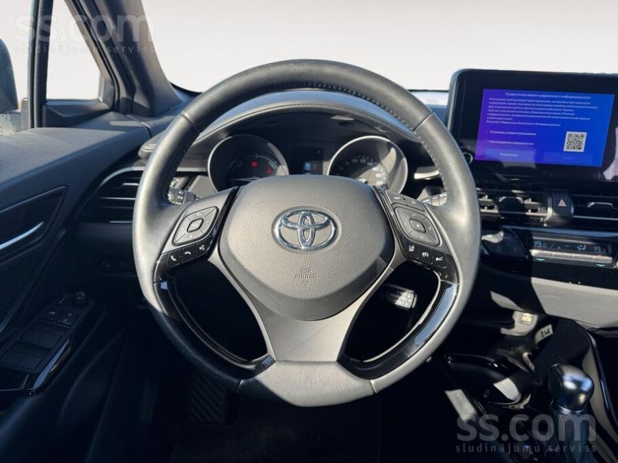 Grey Toyota C-HR 2023 in Riga, with an engine capacity of 1.80 L and mileage of 49 thousand km for 22900 €, photo 10 on AUTOMOTO.COM.LV