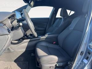 Grey Toyota C-HR 2023 in Riga, with an engine capacity of 1.80 L and mileage of 49 thousand km for 22900 €, photo 12 on AUTOMOTO.COM.LV