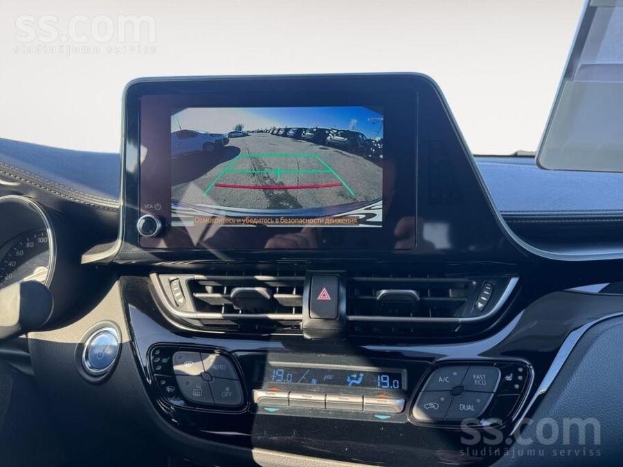 Grey Toyota C-HR 2023 in Riga, with an engine capacity of 1.80 L and mileage of 49 thousand km for 22900 €, photo 14 on AUTOMOTO.COM.LV