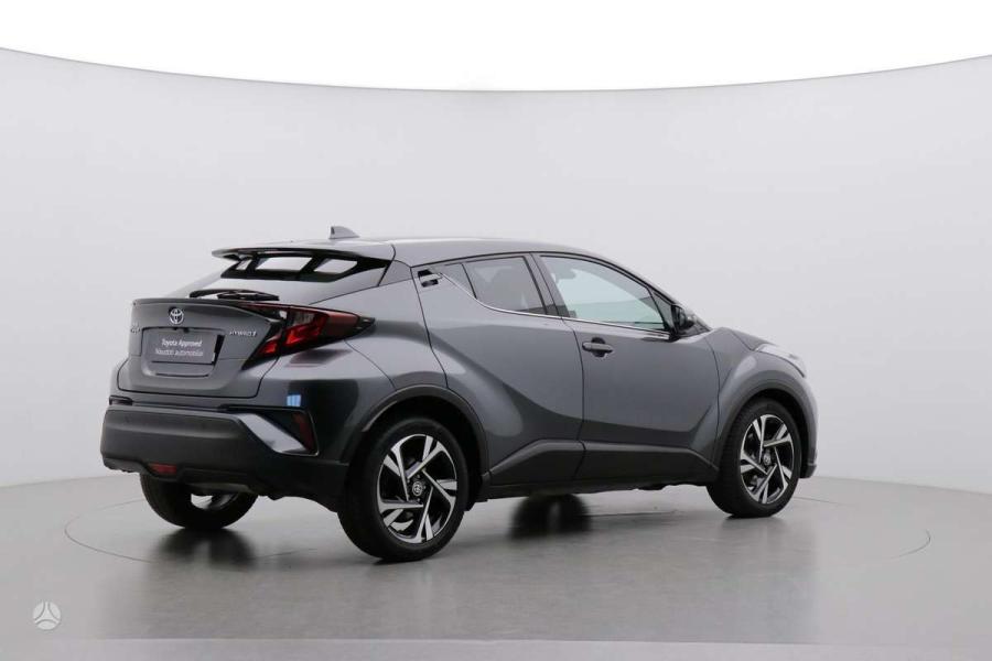 Серый Тойота C-HR 2023 в Вильнюс, объемом двигателя 1.80 л и пробегом 67 тыс. км за 26500 €, фото 4 на AUTOMOTO.COM.LV