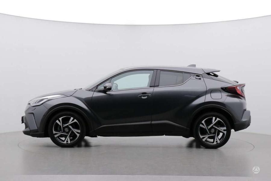 Серый Тойота C-HR 2023 в Вильнюс, объемом двигателя 1.80 л и пробегом 67 тыс. км за 26500 €, фото 5 на AUTOMOTO.COM.LV