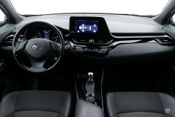 Grey Toyota C-HR 2023 in Vilnius, with an engine capacity of 1.80 L and mileage of 67 thousand km for 26500 €, photo 7 on AUTOMOTO.COM.LV