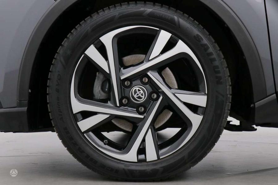 Серый Тойота C-HR 2023 в Вильнюс, объемом двигателя 1.80 л и пробегом 67 тыс. км за 26500 €, фото 17 на AUTOMOTO.COM.LV