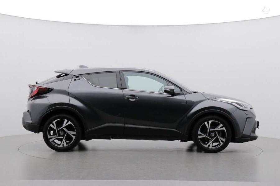 Серый Тойота C-HR 2023 в Вильнюс, объемом двигателя 1.80 л и пробегом 67 тыс. км за 26500 €, фото 18 на AUTOMOTO.COM.LV