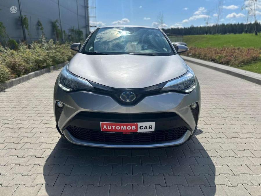 Grey Toyota C-HR 2023 in Vilnius, with an engine capacity of 1.80 L and mileage of 142 thousand km for 19950 €, photo 3 on AUTOMOTO.COM.LV