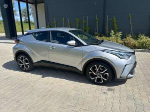Grey Toyota C-HR 2023 in Vilnius, with an engine capacity of 1.80 L and mileage of 142 thousand km for 19950 €, photo 4 on AUTOMOTO.COM.LV