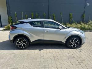 Grey Toyota C-HR 2023 in Vilnius, with an engine capacity of 1.80 L and mileage of 142 thousand km for 19950 €, photo 5 on AUTOMOTO.COM.LV