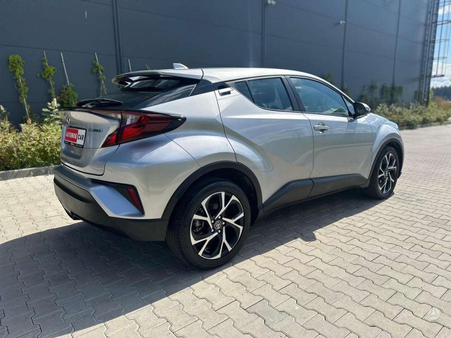 Grey Toyota C-HR 2023 in Vilnius, with an engine capacity of 1.80 L and mileage of 142 thousand km for 19950 €, photo 8 on AUTOMOTO.COM.LV