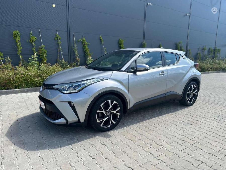 Grey Toyota C-HR 2023 in Vilnius, with an engine capacity of 1.80 L and mileage of 142 thousand km for 19950 €, photo 13 on AUTOMOTO.COM.LV