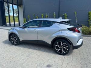 Grey Toyota C-HR 2023 in Vilnius, with an engine capacity of 1.80 L and mileage of 142 thousand km for 19950 €, photo 15 on AUTOMOTO.COM.LV