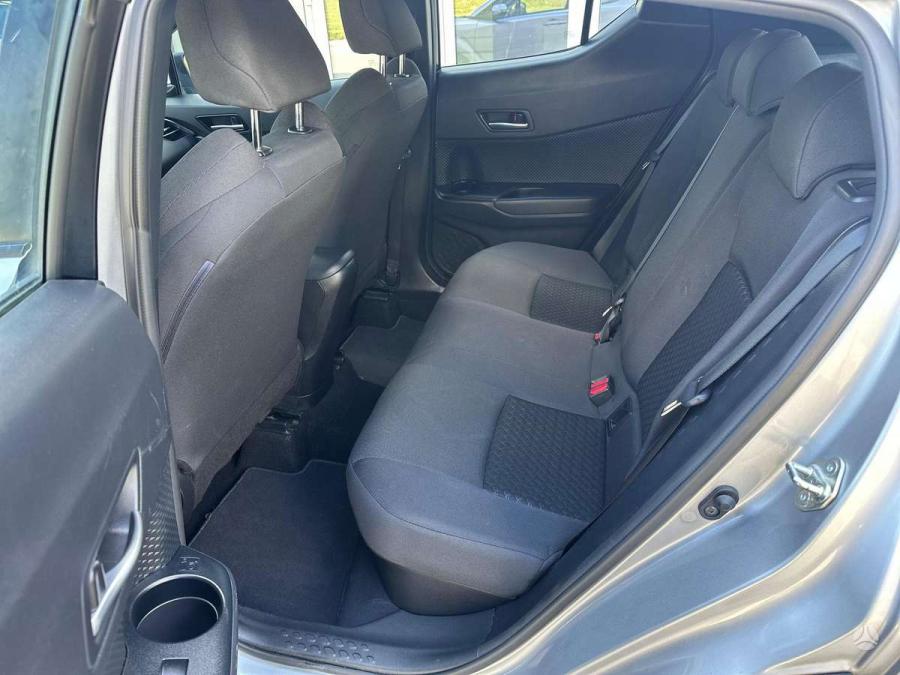 Grey Toyota C-HR 2023 in Vilnius, with an engine capacity of 1.80 L and mileage of 142 thousand km for 19950 €, photo 22 on AUTOMOTO.COM.LV