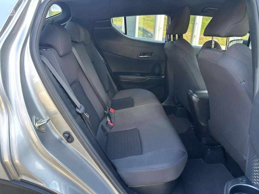 Grey Toyota C-HR 2023 in Vilnius, with an engine capacity of 1.80 L and mileage of 142 thousand km for 19950 €, photo 26 on AUTOMOTO.COM.LV