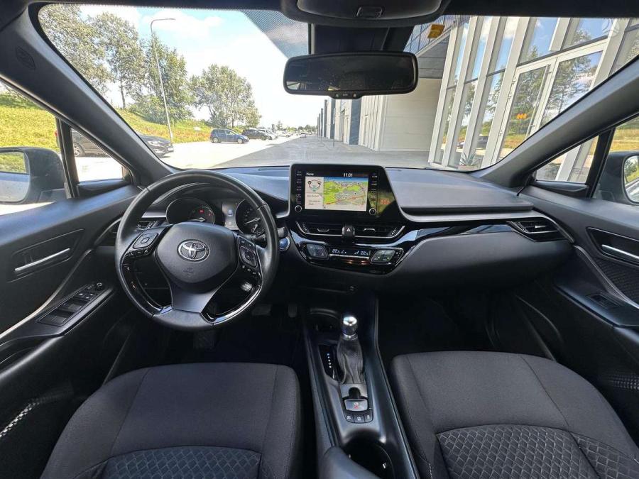 Grey Toyota C-HR 2023 in Vilnius, with an engine capacity of 1.80 L and mileage of 142 thousand km for 19950 €, photo 27 on AUTOMOTO.COM.LV