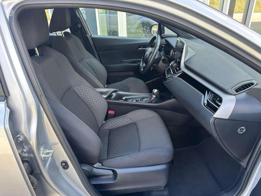 Grey Toyota C-HR 2023 in Vilnius, with an engine capacity of 1.80 L and mileage of 142 thousand km for 19950 €, photo 29 on AUTOMOTO.COM.LV