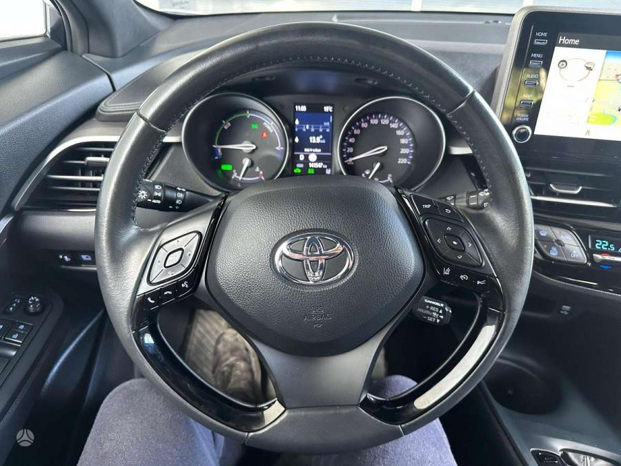 Grey Toyota C-HR 2023 in Vilnius, with an engine capacity of 1.80 L and mileage of 142 thousand km for 19950 €, photo 35 on AUTOMOTO.COM.LV