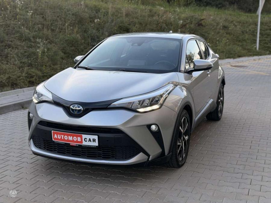 Pelēks Toyota C-HR 2023 Viļņa, ar dzinēja tilpumu 1.80 L un nobraukumu 142 tūkst. km par 19950 €, foto 1 vietnē AUTOMOTO.COM.LV
