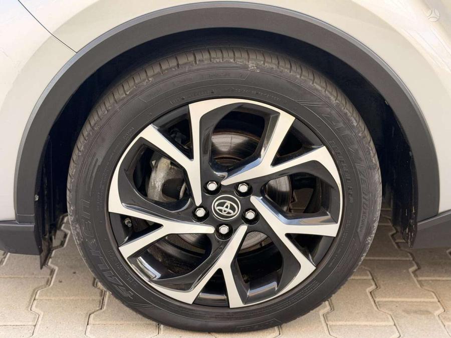 Pelēks Toyota C-HR 2023 Viļņa, ar dzinēja tilpumu 1.80 L un nobraukumu 142 tūkst. km par 19950 €, foto 13 vietnē AUTOMOTO.COM.LV