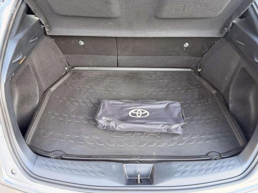 Pelēks Toyota C-HR 2023 Viļņa, ar dzinēja tilpumu 1.80 L un nobraukumu 142 tūkst. km par 19950 €, foto 20 vietnē AUTOMOTO.COM.LV