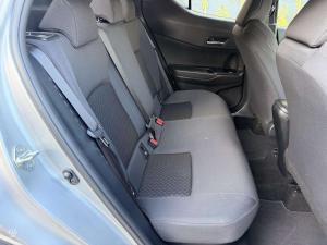 Pelēks Toyota C-HR 2023 Viļņa, ar dzinēja tilpumu 1.80 L un nobraukumu 142 tūkst. km par 19950 €, foto 22 vietnē AUTOMOTO.COM.LV