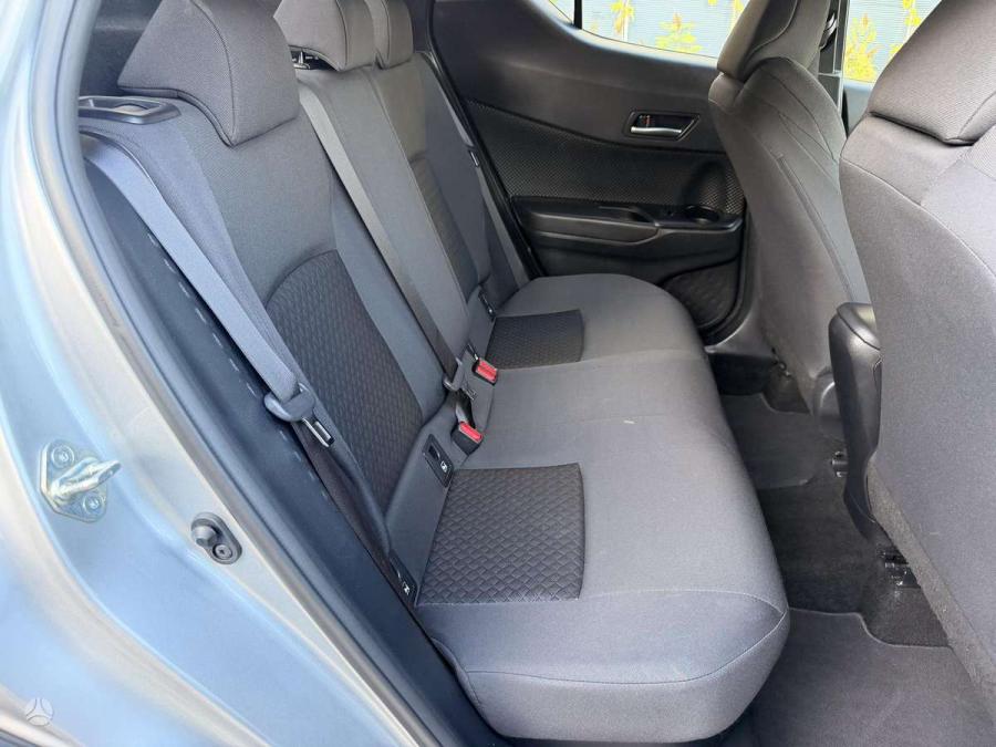 Pelēks Toyota C-HR 2023 Viļņa, ar dzinēja tilpumu 1.80 L un nobraukumu 142 tūkst. km par 19950 €, foto 22 vietnē AUTOMOTO.COM.LV